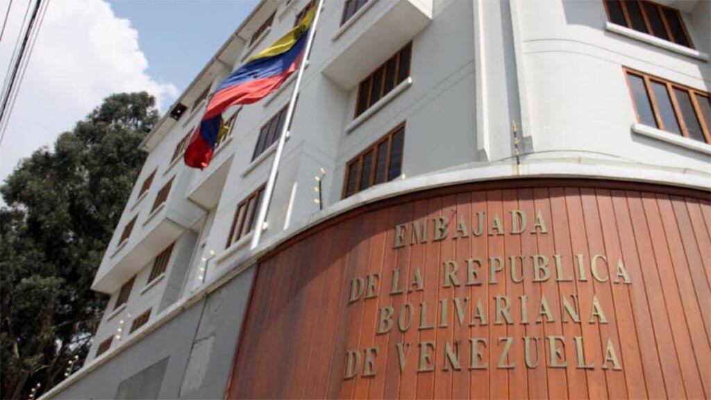 Vehículos militares al servicio del personal de embajada venezolana - El Diario - Bolivia