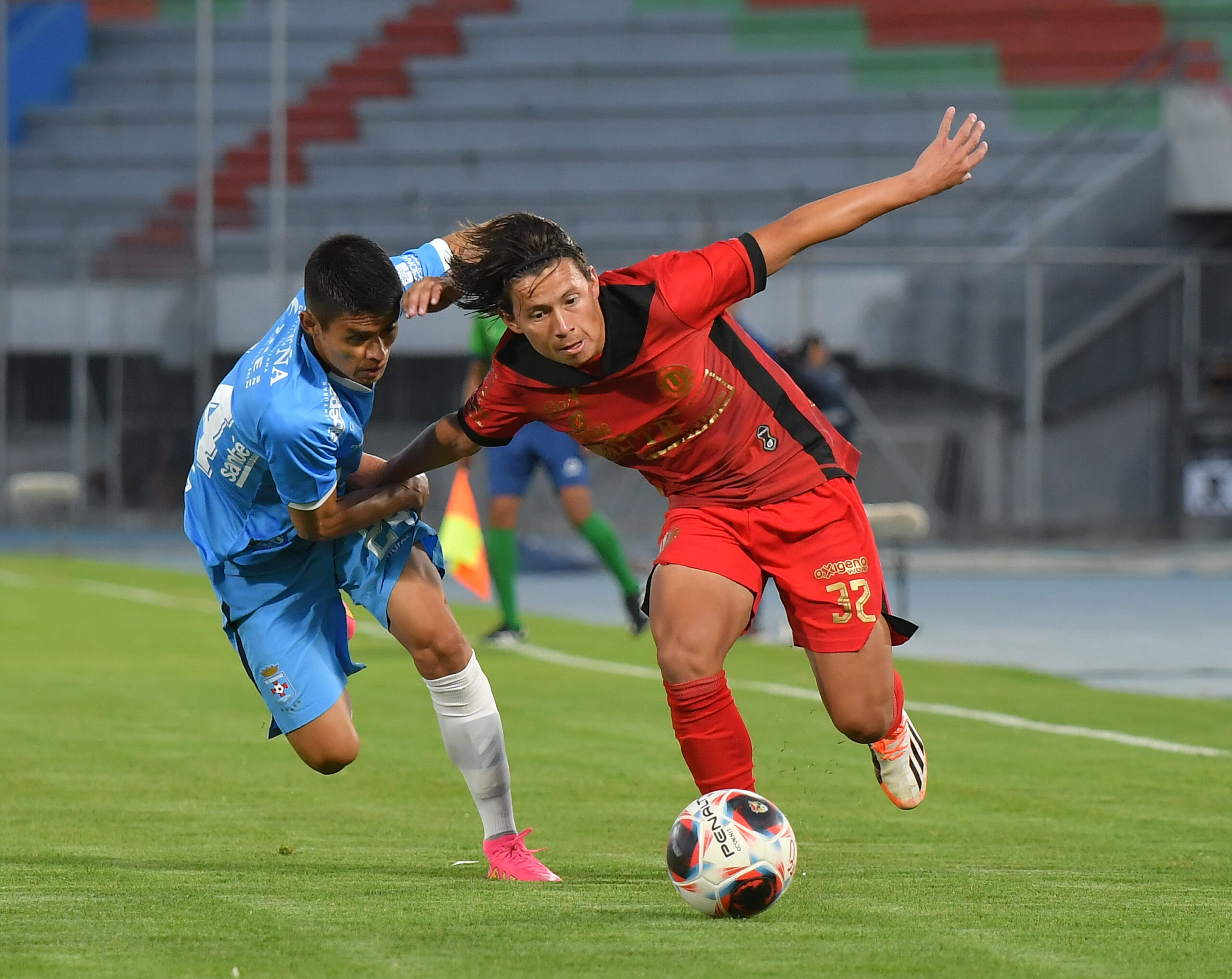 La “U” le gana apretadamente a Blooming - El Diario - Bolivia