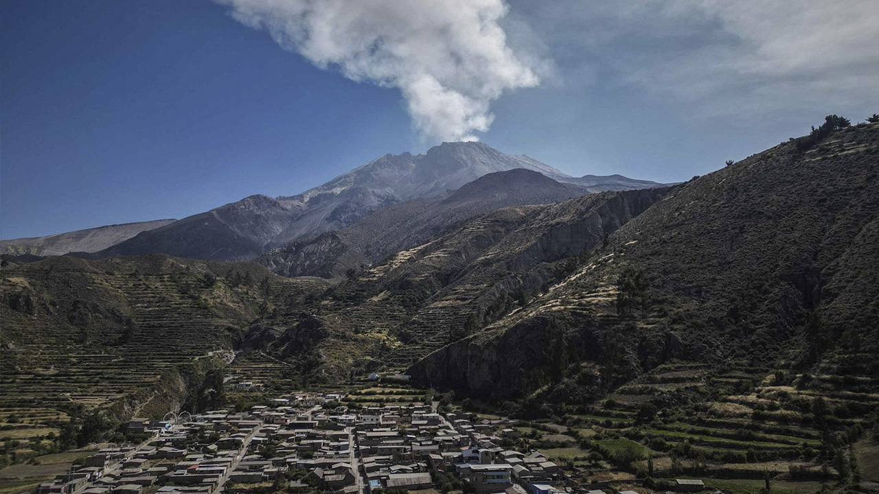 Perú en alerta por erupción de volcán Ubinas - El Diario - Bolivia