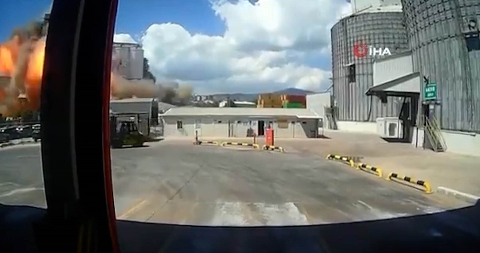 Se registra una explosión en almacén de cereales en un puerto de ...