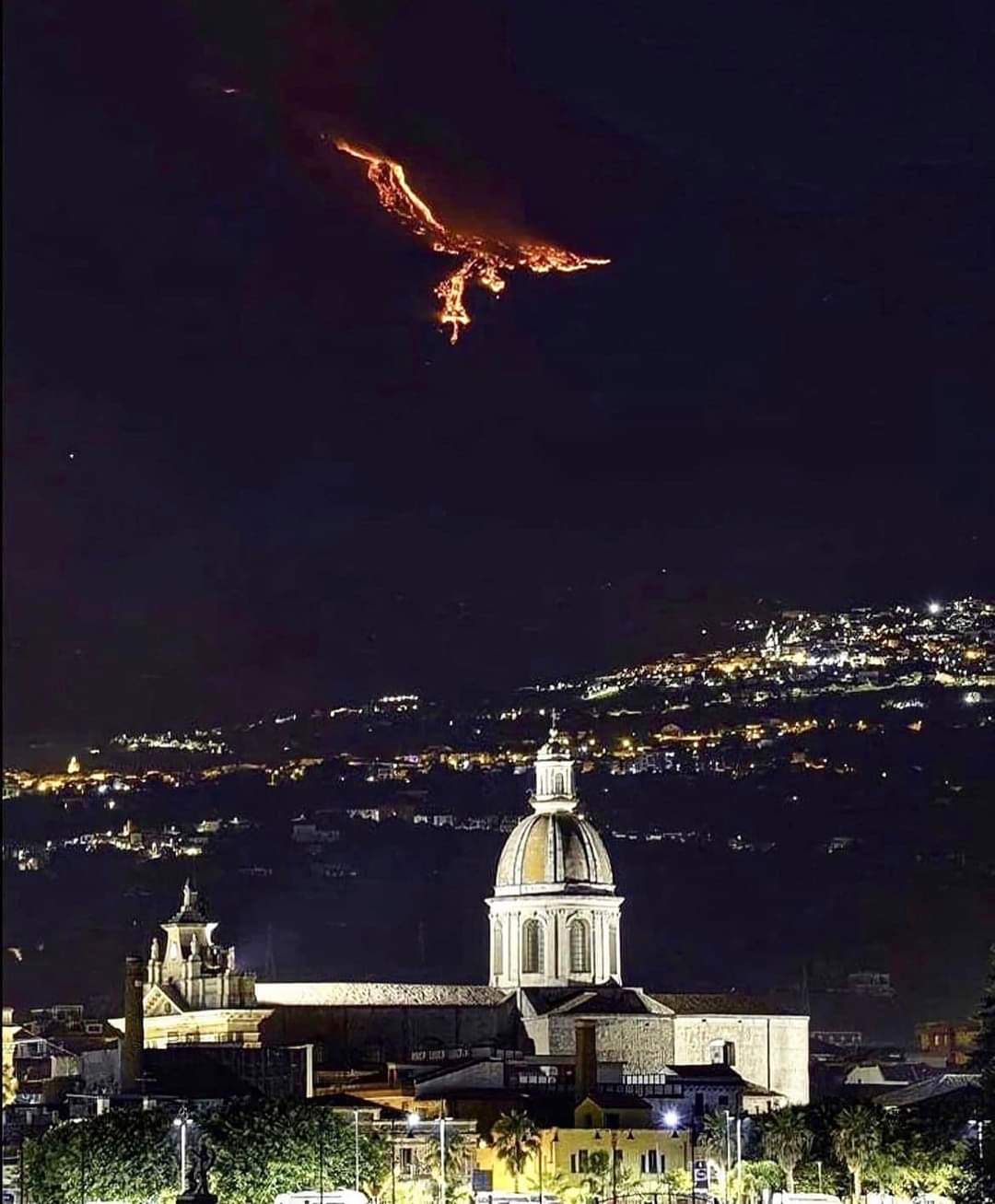 Espacio Del Monte Etna