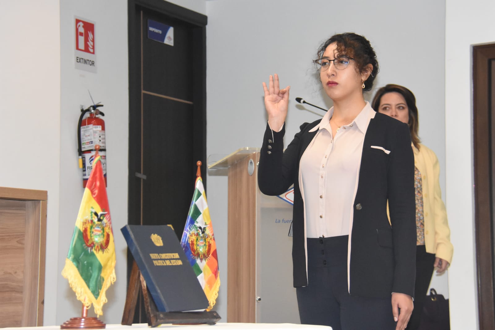 Karla Calderón asume presidencia ejecutiva de YLB - El Diario - Bolivia
