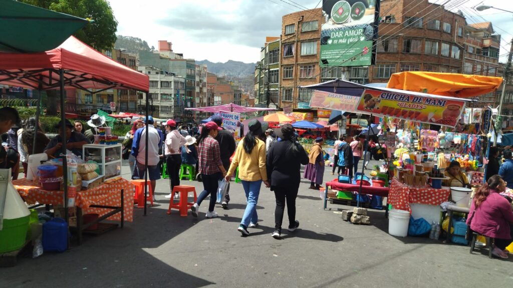El comercio informal se instaló en calles y plazas - El Diario - Bolivia