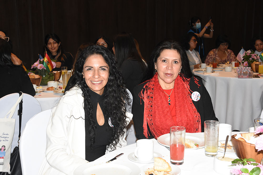 Bienvenida a nuevas emprendedoras en AWE - El Diario - Bolivia