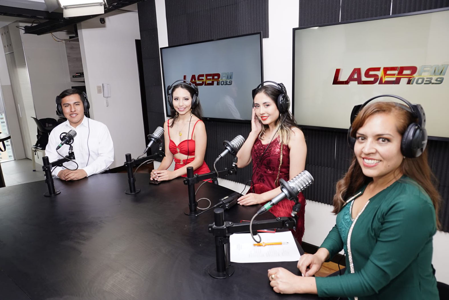 “Radio Shooping” por Laser 103. 9 FM - El Diario - Bolivia
