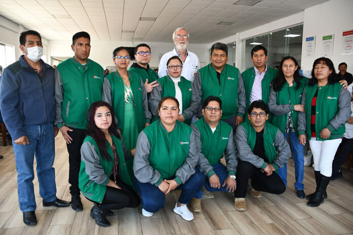 Droguería Inti agasajó al médico Gonzalo Muñoz - El Diario - Bolivia