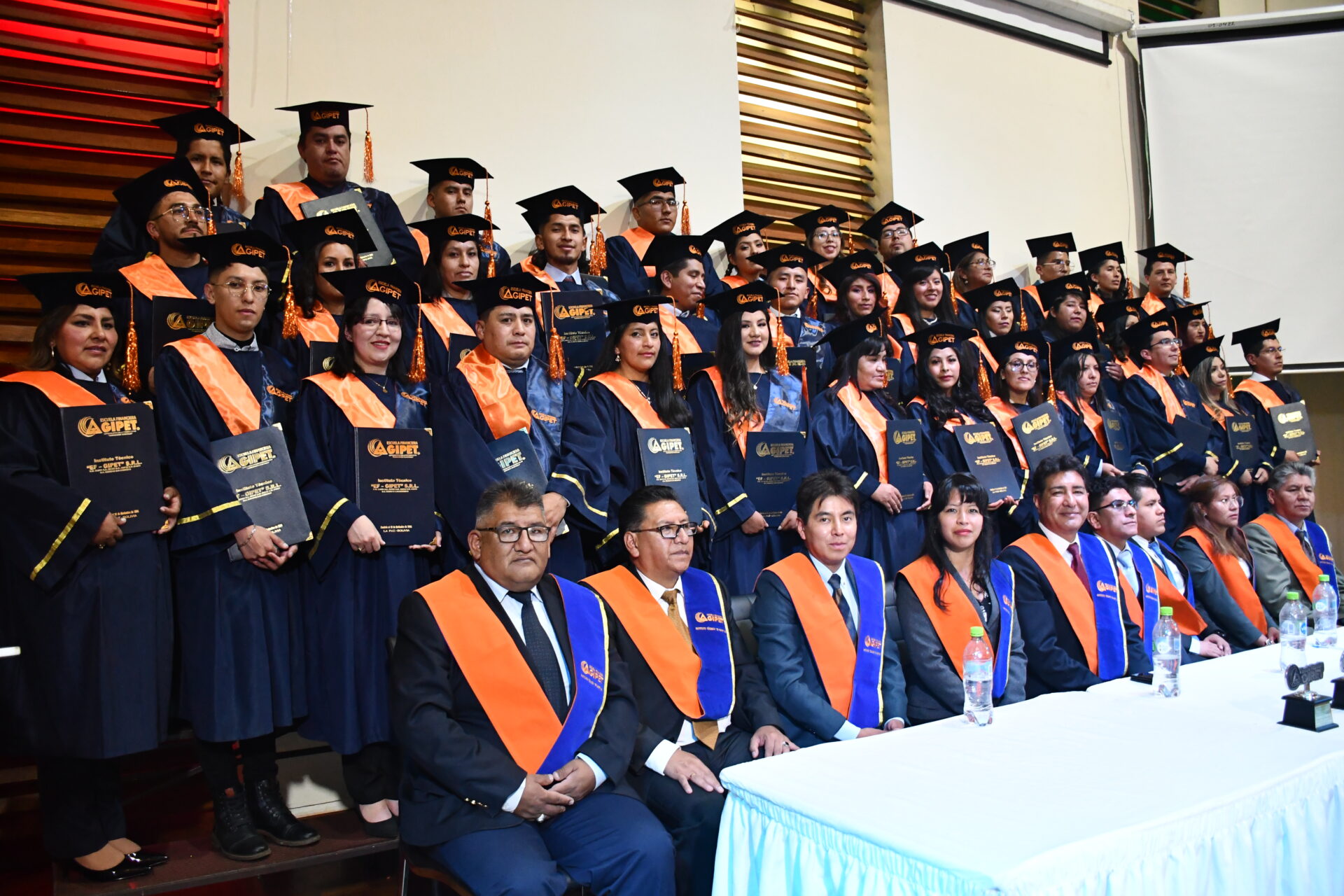 Graduación de Gipet - El Diario - Bolivia