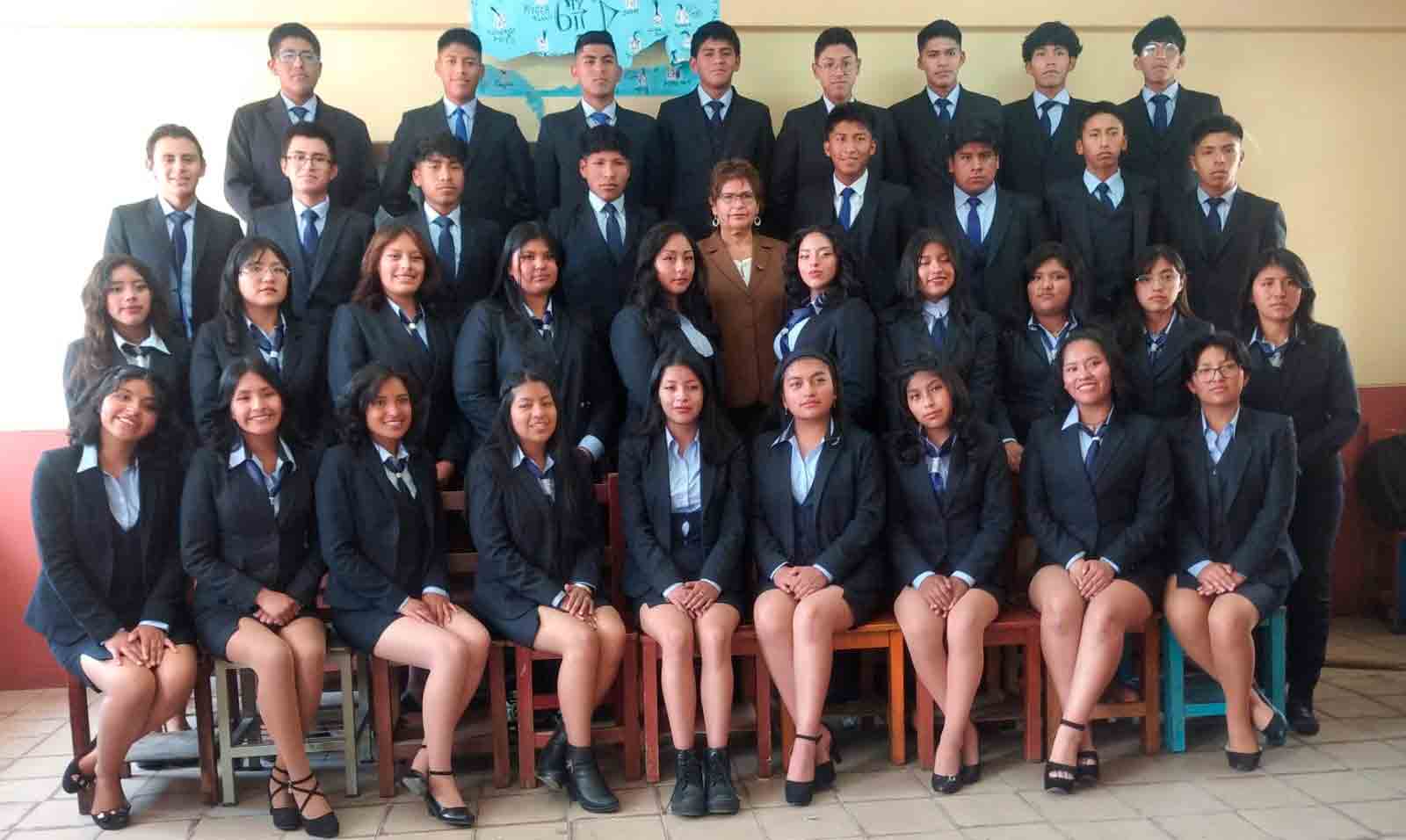 Graduación en el colegio Hernando Siles Reyes - El Diario - Bolivia