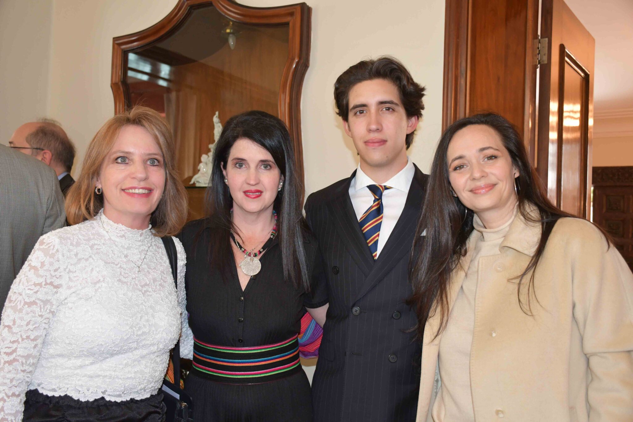 Homenaje a las víctimas del Holocausto en la residencia de Alemania ...