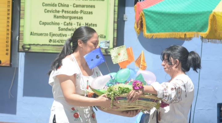 Jueves de Comadres inició Carnaval en todo el país - El Diario - Bolivia