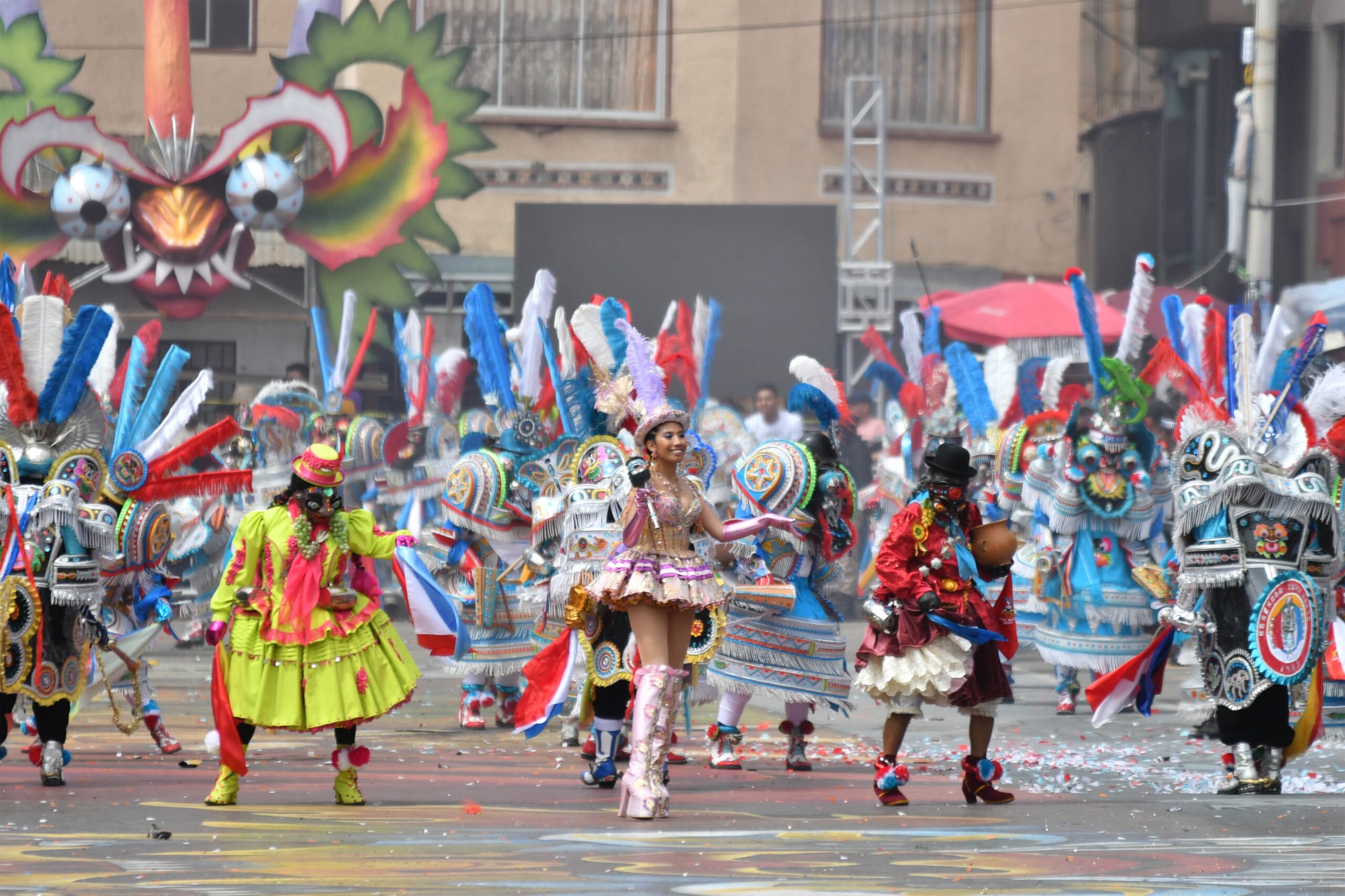 Brillo, música y tradición caracterizan el Carnaval en distintas ...