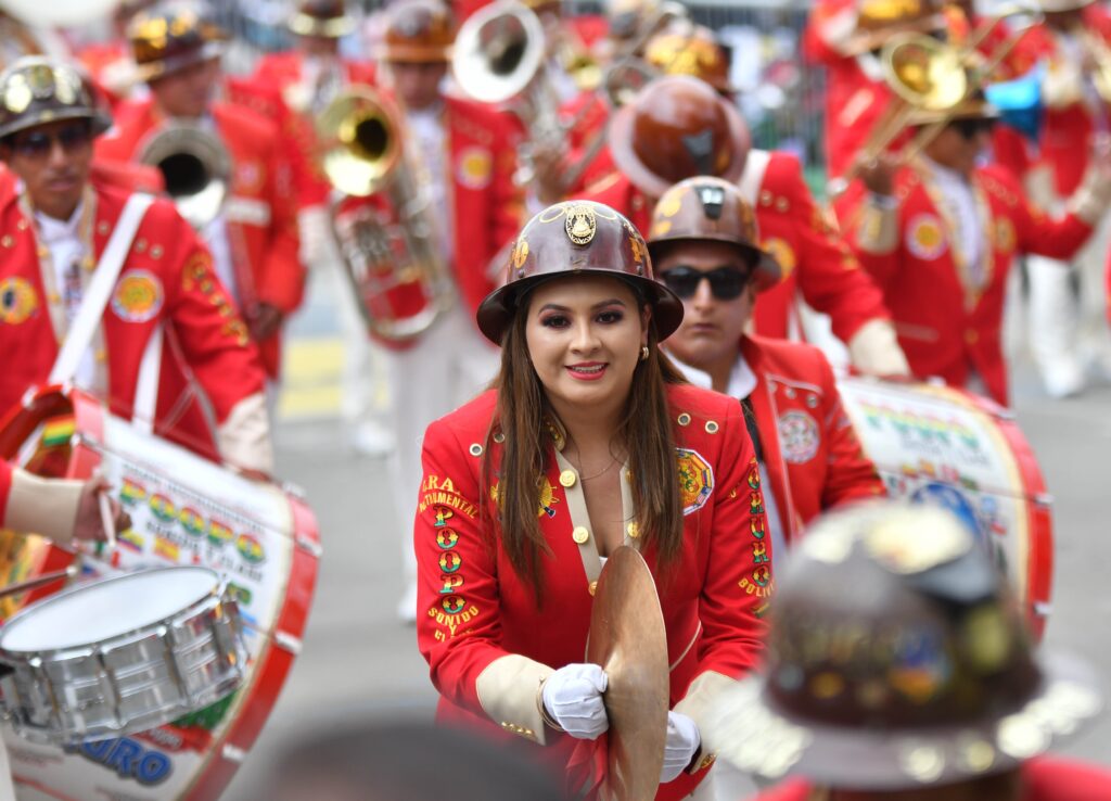 Brillo, música y tradición caracterizan el Carnaval en distintas ...