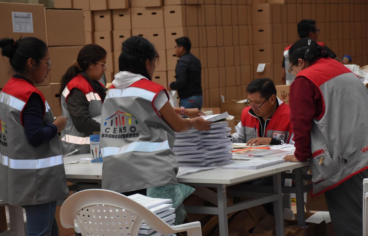 Senador llama a la unidad para redistribuir recursos y escaños - El ...