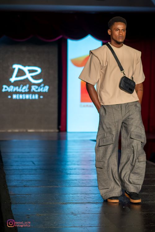 Daniel Rúa pasea su colección en Costa Rica - El Diario - Bolivia