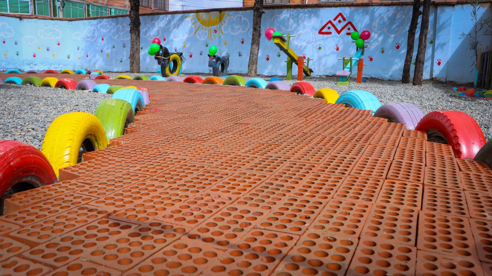 Estudiantes estrenan primer parque ecológico con ladrillos reciclados ...