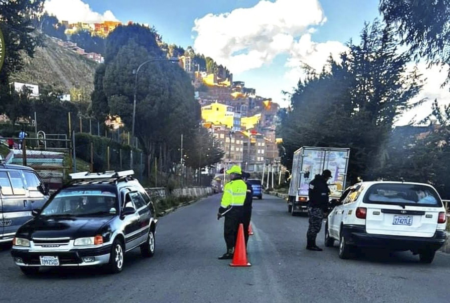 Retienen 14 vehículos sin placas en La Paz y El Alto para prevenir ...