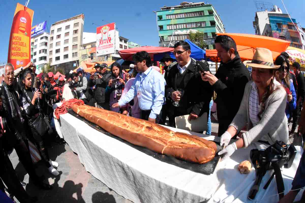Celebran Día de Marraqueta con pan de más de 3 metros - El Diario - Bolivia