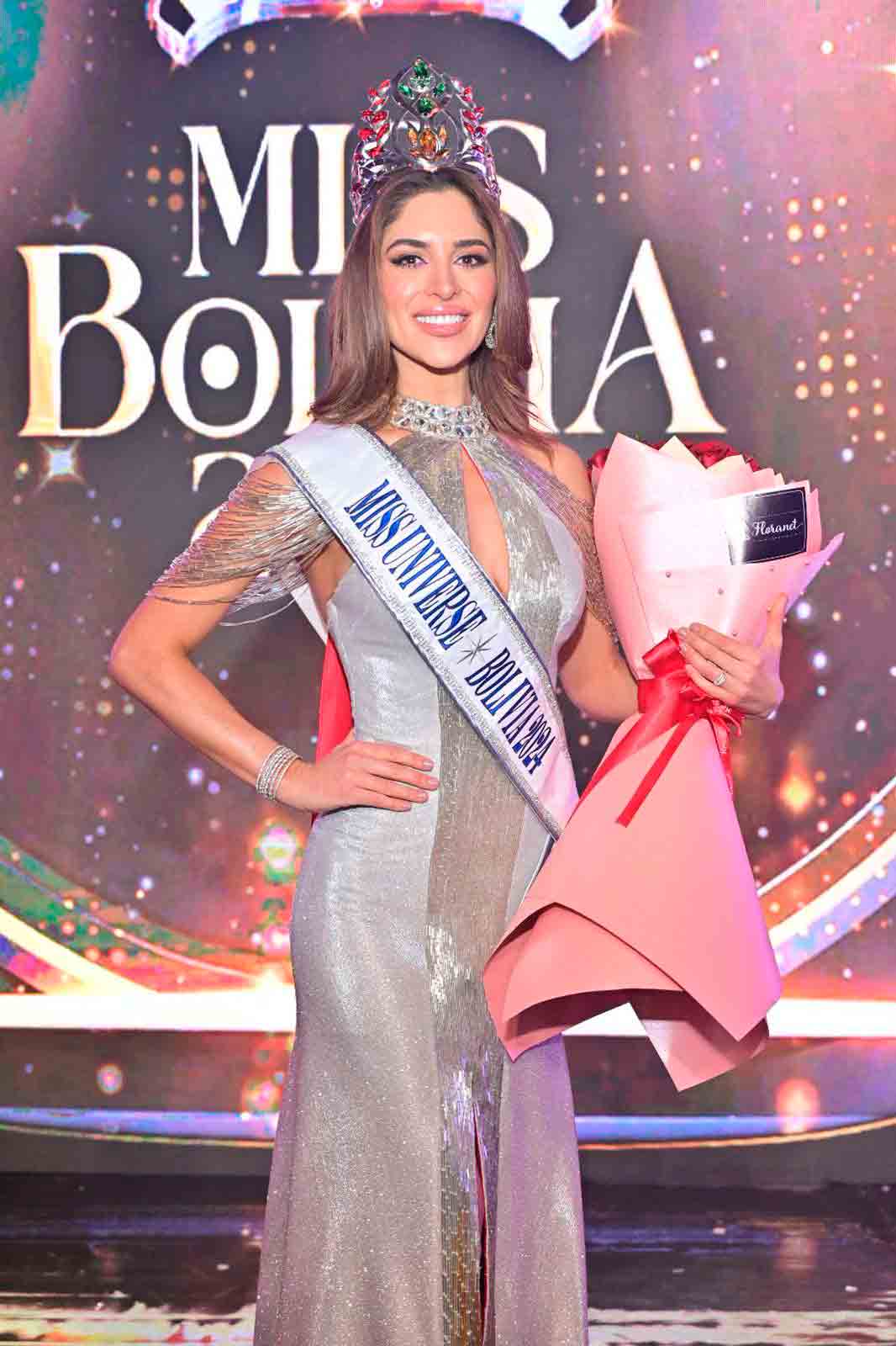 Miss Bolivia Universo 2024 educa y motiva en su plataforma - El Diario ...