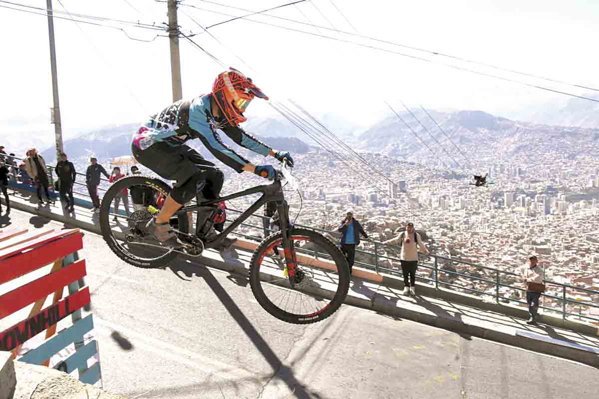 EL ESPECTÁCULO DEL DOWNHILL 4000 - El Diario - Bolivia