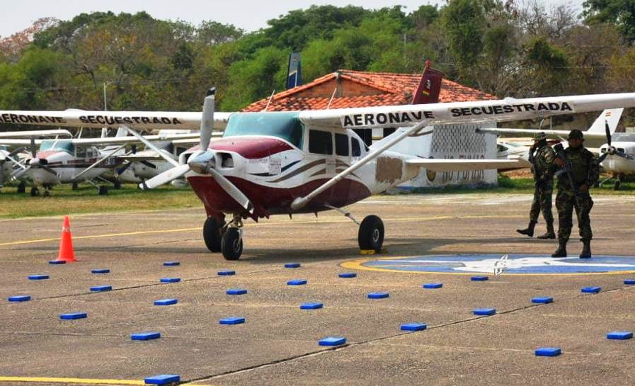 Interceptan avioneta con más de 400 kg de droga en Moxos - El Diario ...