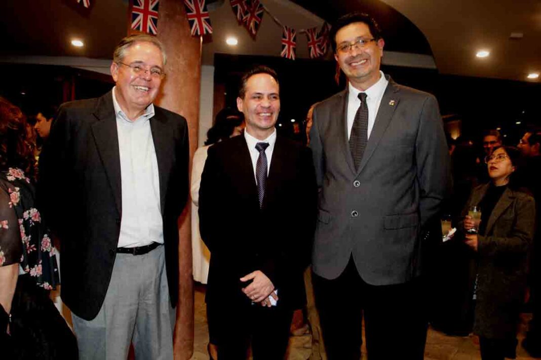 Despedida en honor de becarios Chevening 2024-2025 - El Diario - Bolivia
