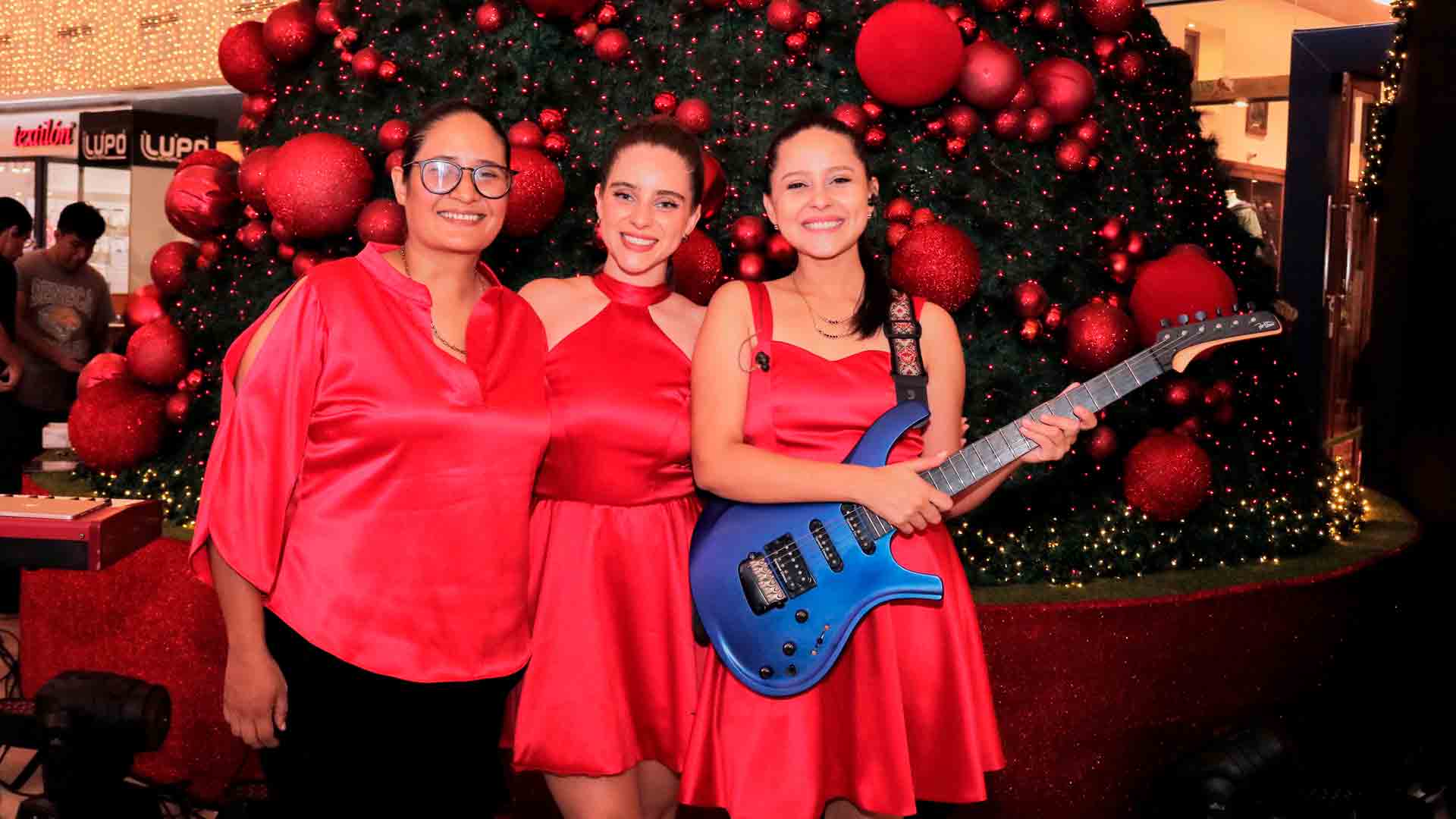 Las Brisas en Santa Cruz brilla a tono con la Navidad - El Diario - Bolivia