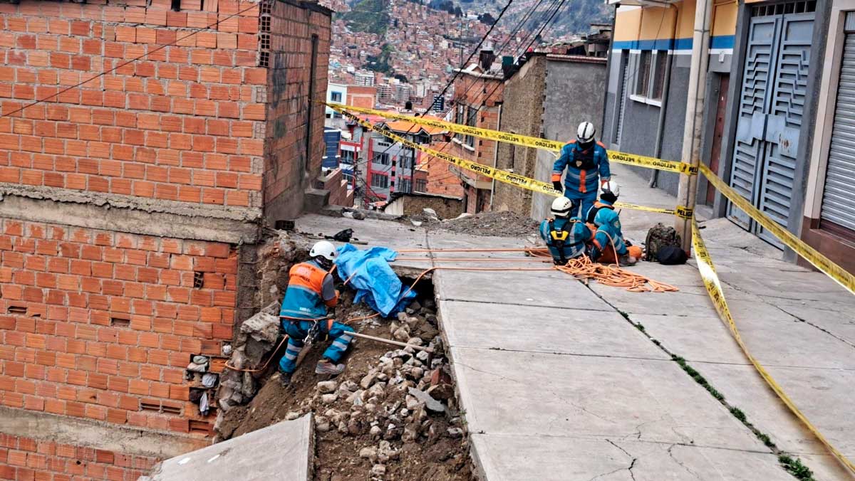 Temen que caída de talud en una casa afecte a otras seis - El Diario ...