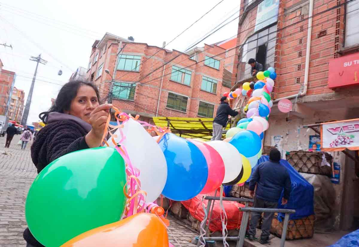Bolivianos celebran Martes de “Ch’alla” - El Diario - Bolivia