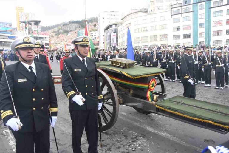 Restos de Eduardo Abaroa están al pie de su monumento - El Diario - Bolivia