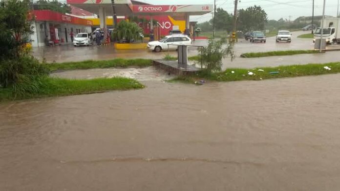 Santa Cruz: lluvia intensa, desbordes, caos vehicular y tormentas ...