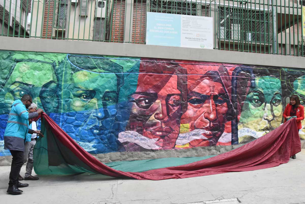 Embajada del Ecuador devela mural en homenaje a las heroínas de la ...