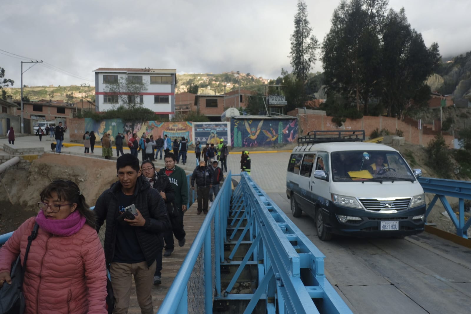 Habilitan pasarela y puente que une Callapa con Irpavi II - El Diario ...