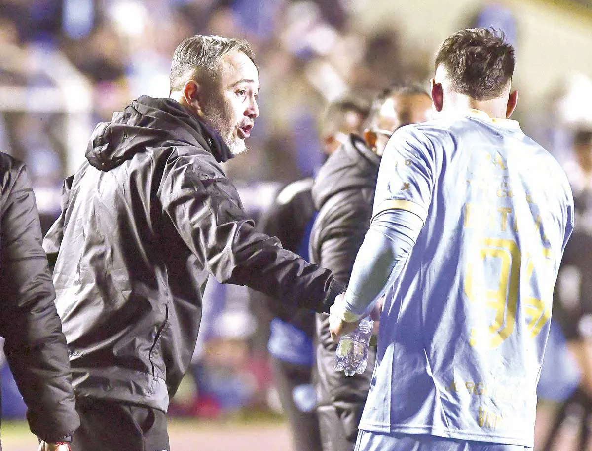 Robatto piensa cómo salir adelante ante sus bajas - El Diario - Bolivia