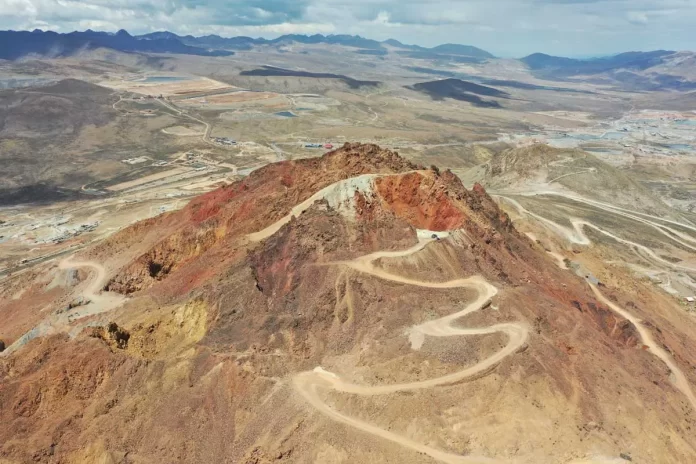 Cima del Cerro Rico en riesgo de colapsar; existe omisión estatal - El ...