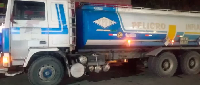 Secuestran cisterna con 24 mil litros de diésel; conductor huyó y un ...