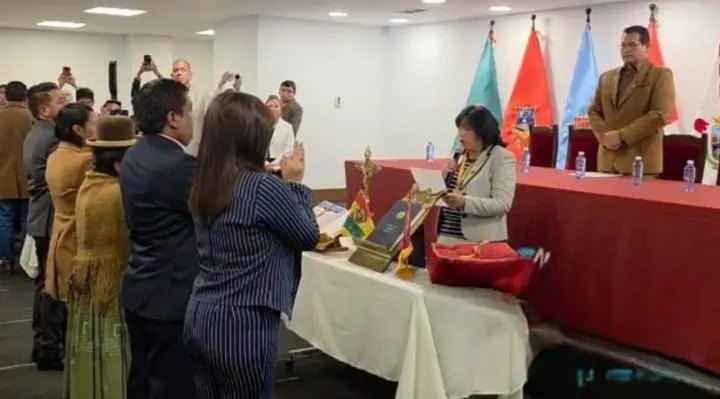 Posesionan nueva directiva de la Brigada Parlamentaria paceña - El ...