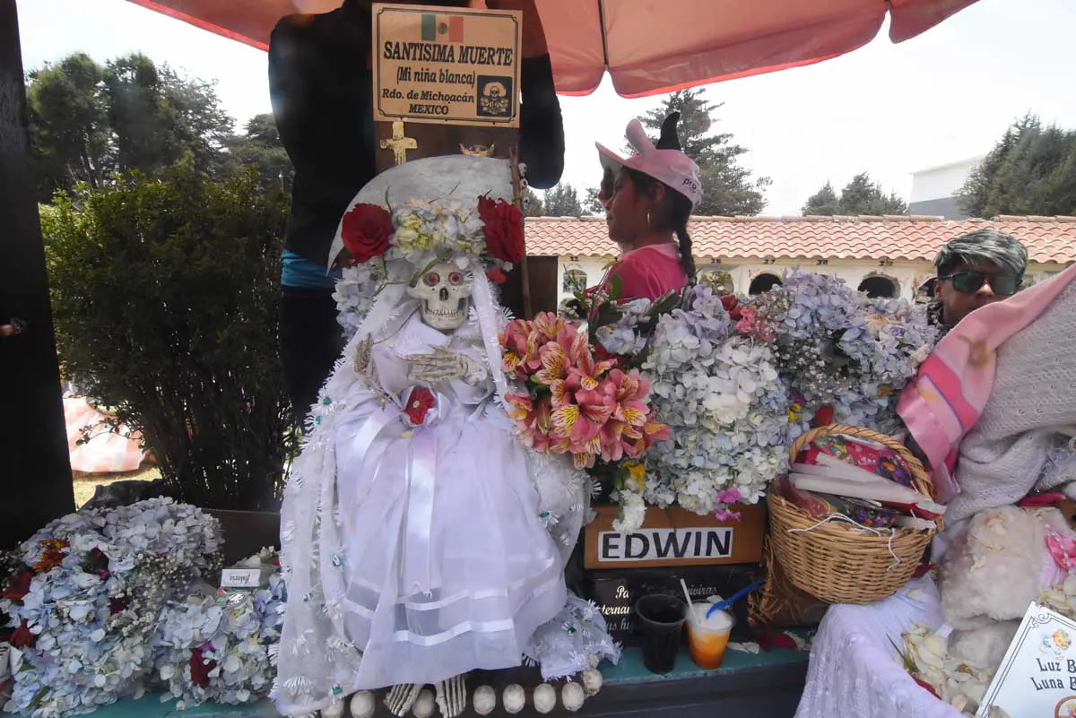 En su día, miles de “ñatitas” visitarán los cementerios - El Diario ...