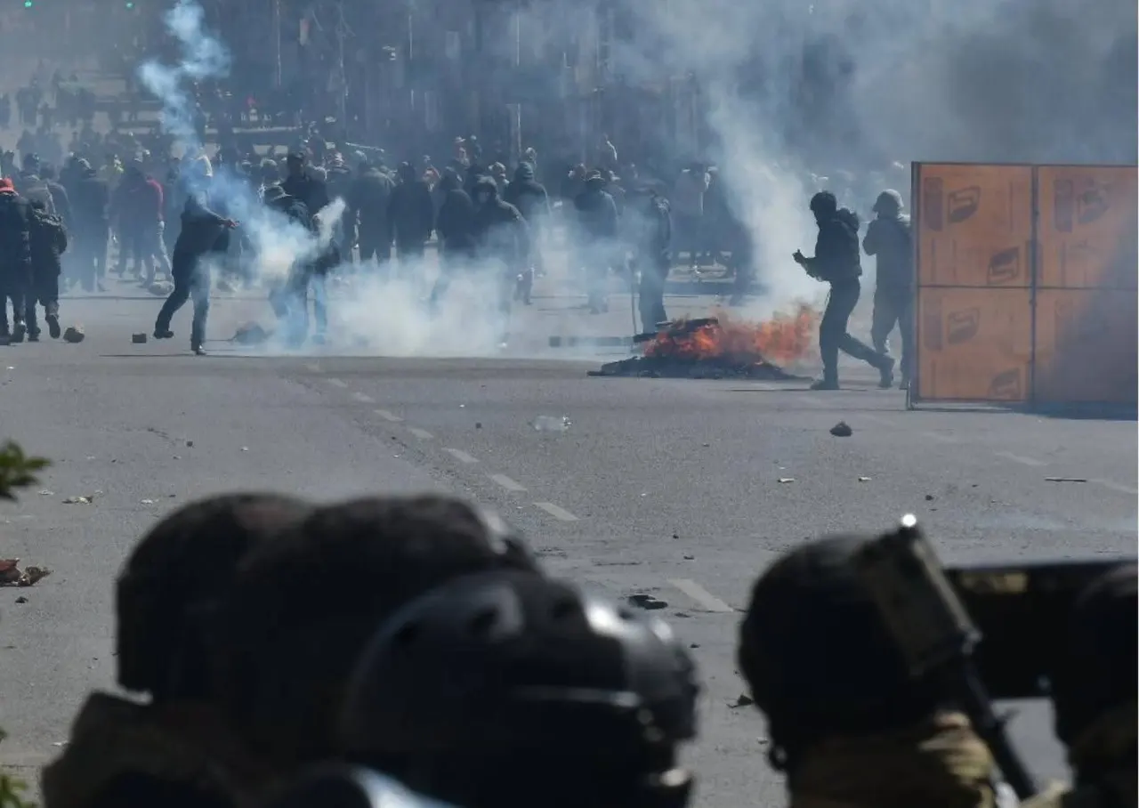Bloqueadores atacaron con dinamita y piedras a policías - El Diario ...